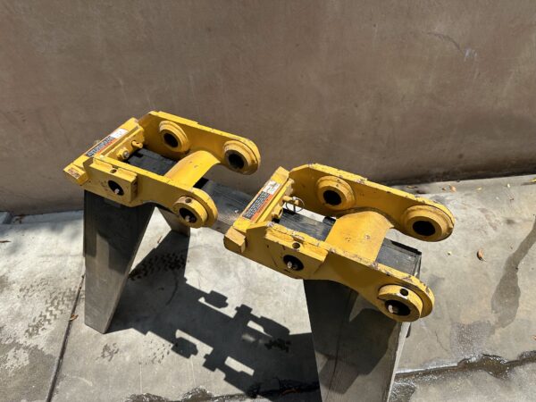 John deere Wedge Lock Coupler - Cutting Edge Machinery